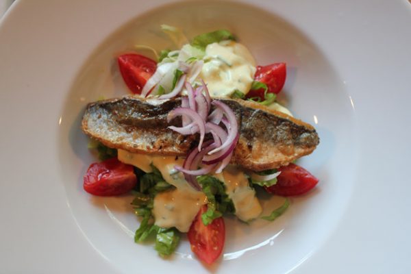 Wie brate ich Hering - Heringsfilet auf Blattsalat - Der Bio Koch