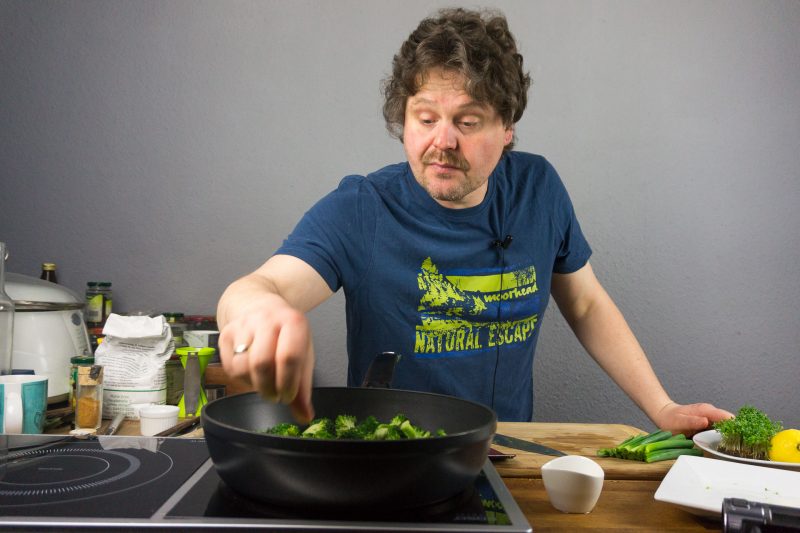 Frühlingssalat mit Kartoffel-Rote Beete Rösti - Der Bio Koch