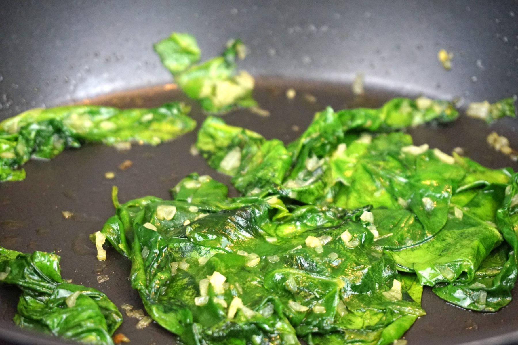So kocht man frischen Blattspinat - Der Bio Koch